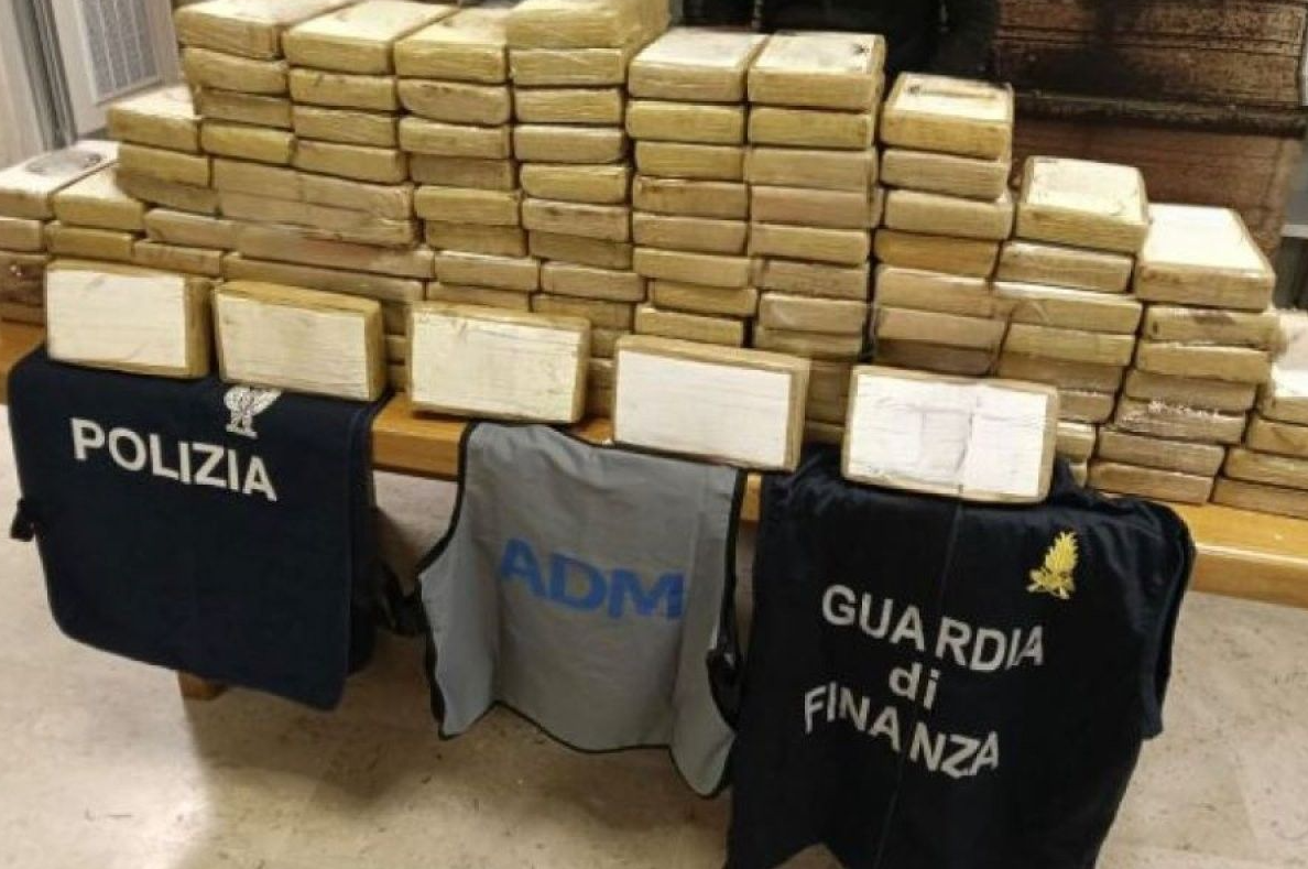 Vozač iz BiH uhvaćen s 138 kilograma ultračistog kokaina vrijednog oko 15 miliona eura - Dnevne ...